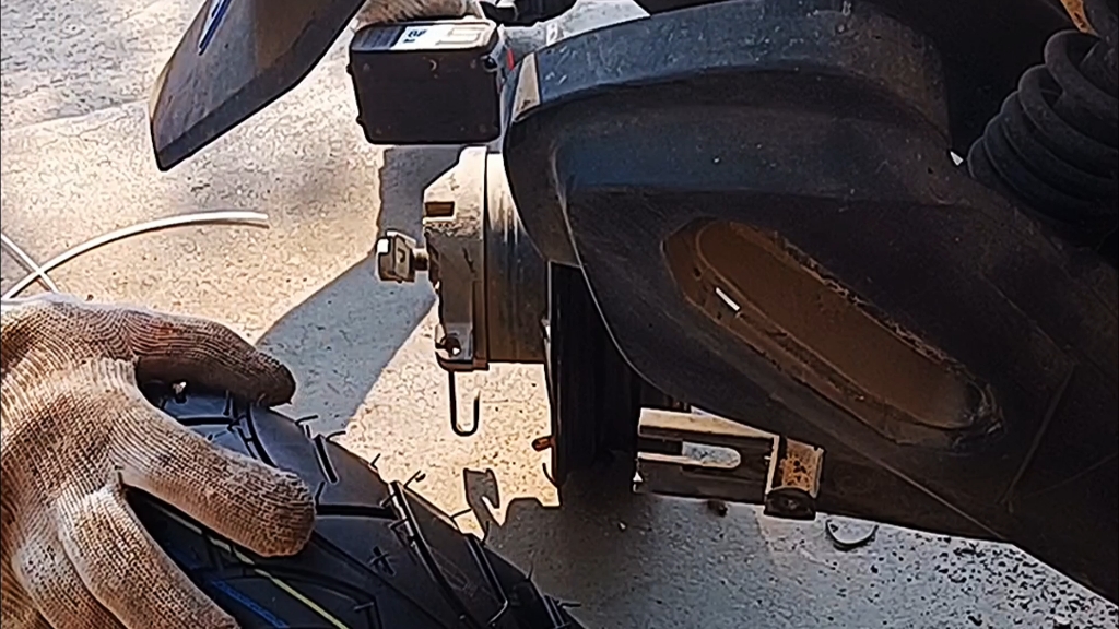 电动车正确更换轮胎