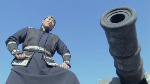 霍元甲:看到霍元甲来救人,四个恶霸一起出手阻拦,双方展开恶战