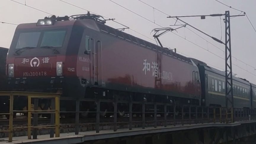 昆局王牌Z161次列车迎面突遇货运大列长鸣一声猛然加速震撼会车