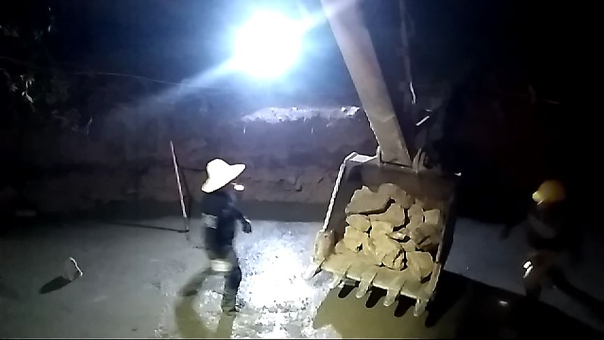 挡墙基础片石混凝土浇筑