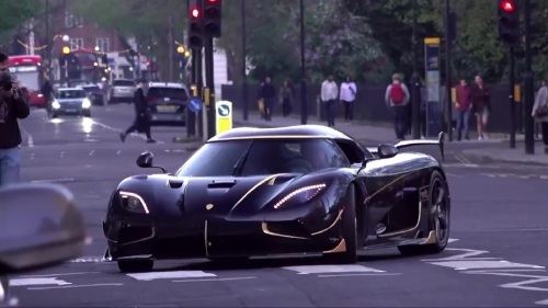 这回头率也太牛了柯尼塞格