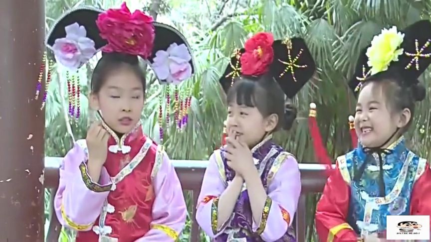 小戏骨版《还珠格格》小燕子作诗笑坏皇上,简直神还原赵薇!