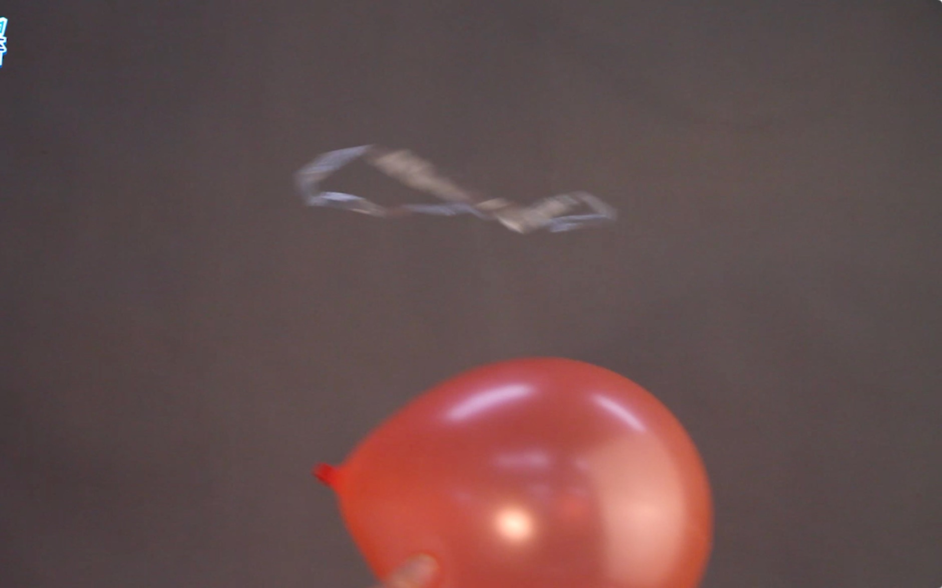 【科学小实验】酷到爆炸的静电小游戏