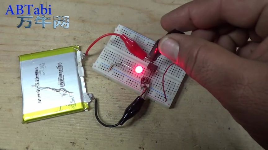 如何使用红外传感器制作暗光传感器,暗光自动开启关闭