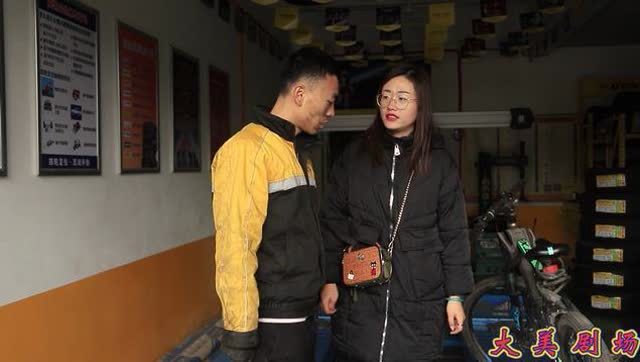 美女给车做四轮定位,不料骑来自行车,太有才了