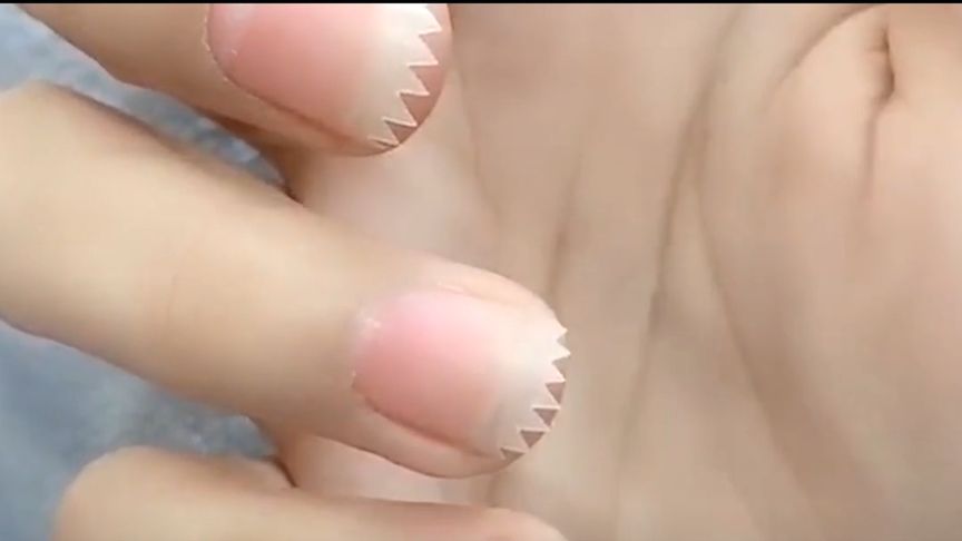 搞笑:男朋友总是让我帮他挠痒痒,我特地剪个新造型