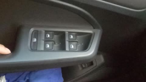 朗逸汽车的正驾驶车门上的4个玻璃升降健,很好用「来自懂车帝车友圈」