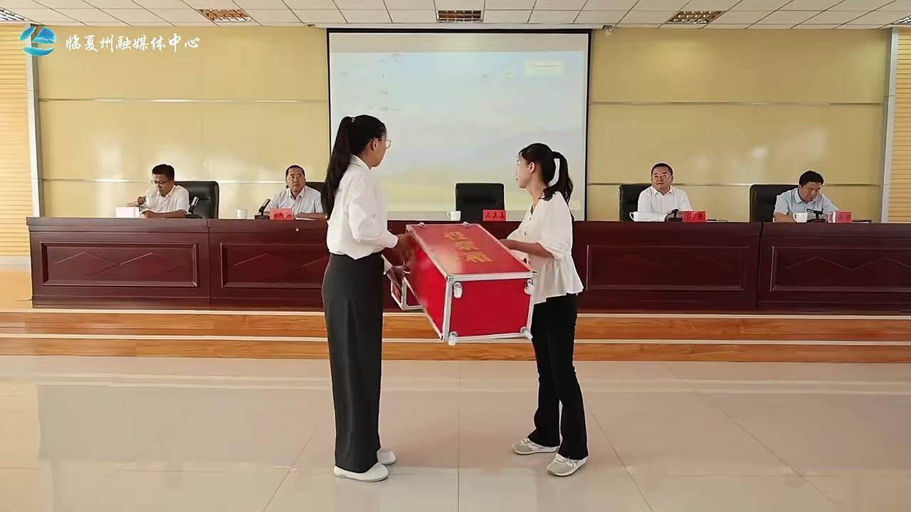 8月15日上午,中国共产主义青年团甘肃临夏经济开发区工作委员会暨...