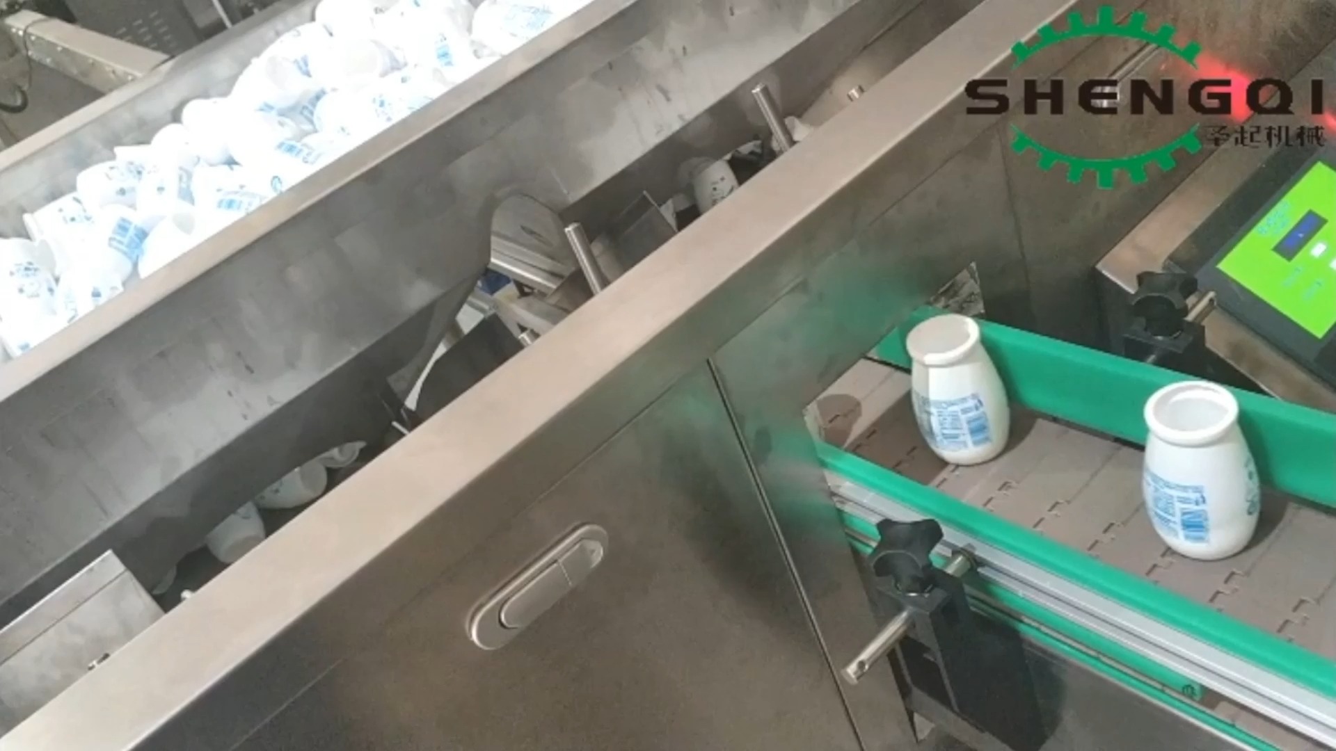 酸牛奶鲜牛奶塑料瓶高速理瓶机牛奶饮品自动理瓶机