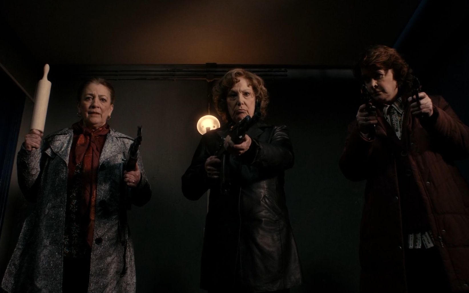 老大妈为赚钱选择了“贩毒”却意外发现了商机,在数日内发家致富