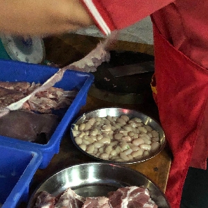 阿里巴巴吃不饱 