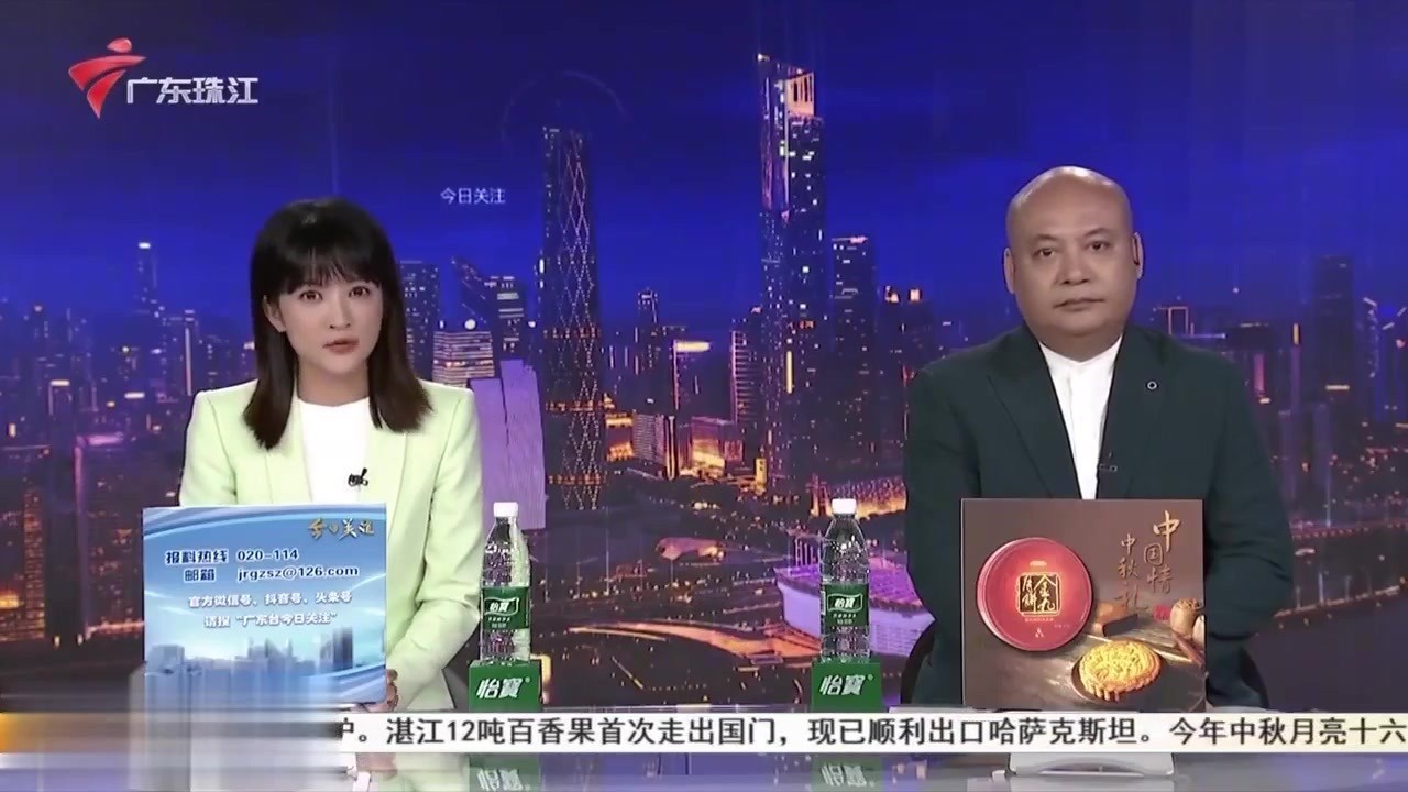 男子高速上徒手拖卡车?其实是遮挡车牌!