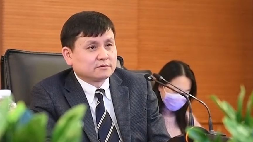 小朋友问新冠病毒什么颜色?张文宏回答亮了:我见过的都是黑白的