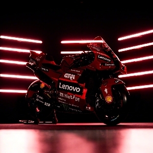 爱骑摩托的周工 