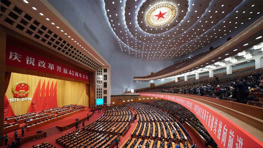 习近平:40年来 始终坚持中国特色社会主义政治发展道路 深化政治体制...