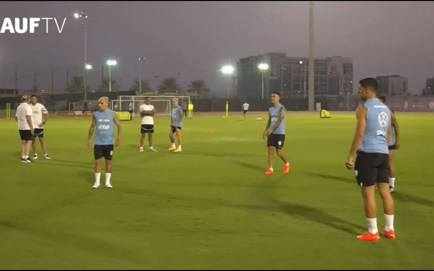 苏亚雷斯!苏牙!最新讯息!【卡塔尔世界杯】乌拉圭国家队在阿布扎比...