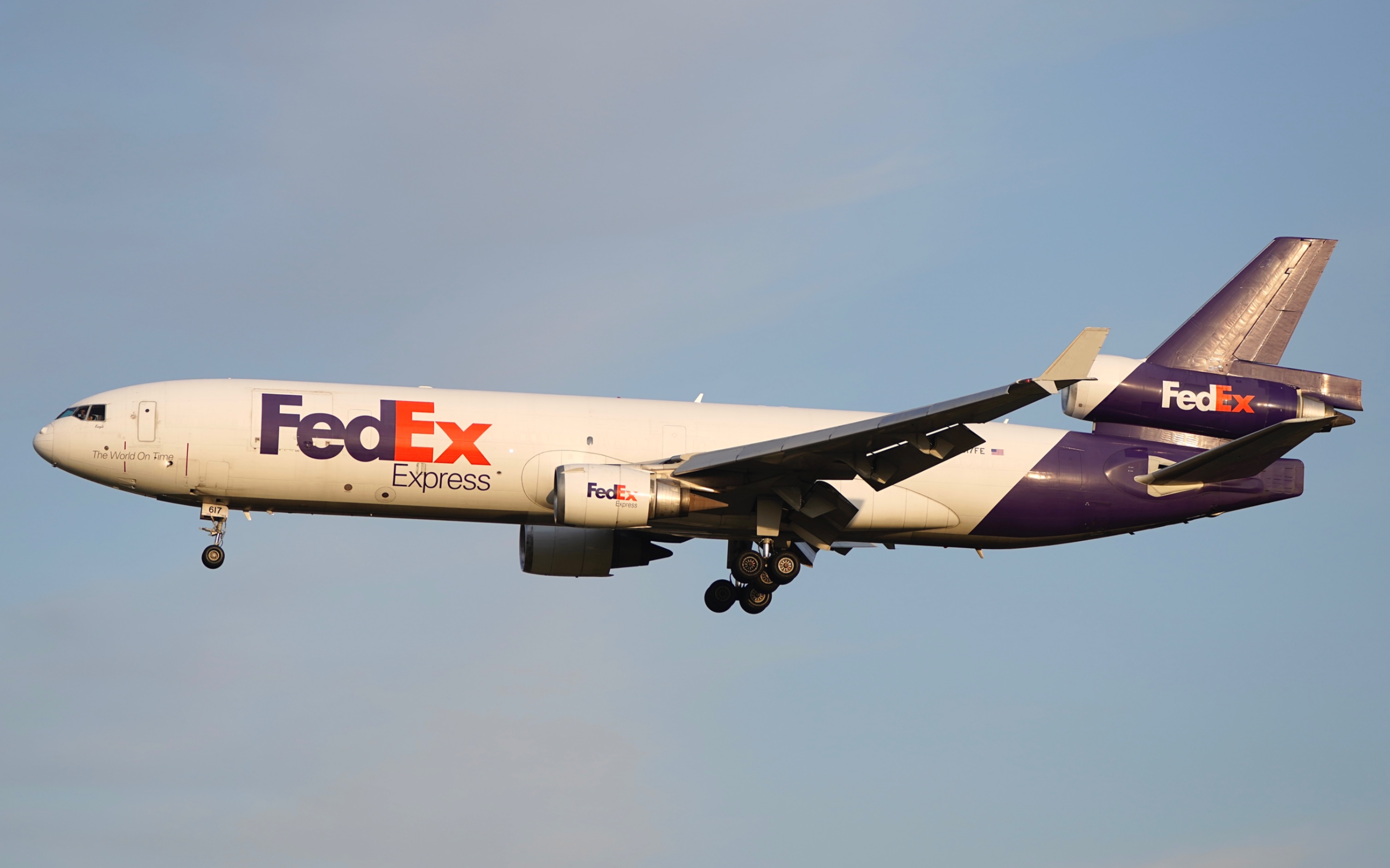 「航空」联邦快递MD-11F N617FE 在夕阳下落地北京