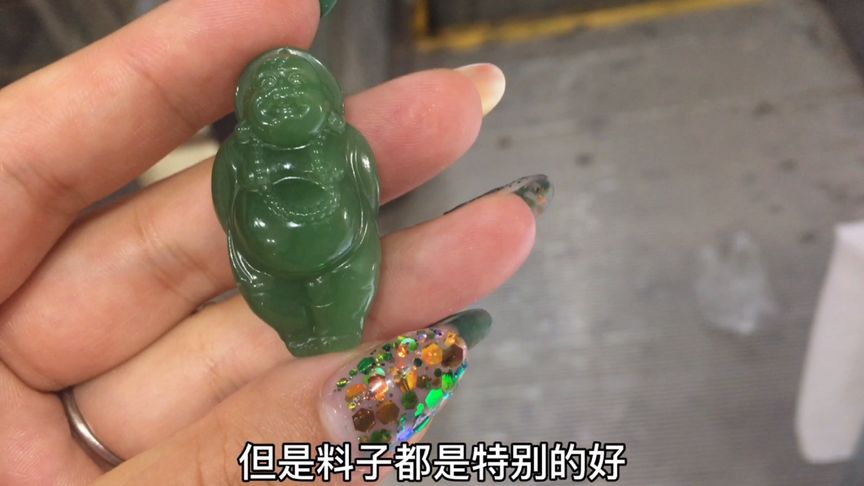 和田玉碧玉站立佛的小吊坠都是精品货哦老板报价一个2500