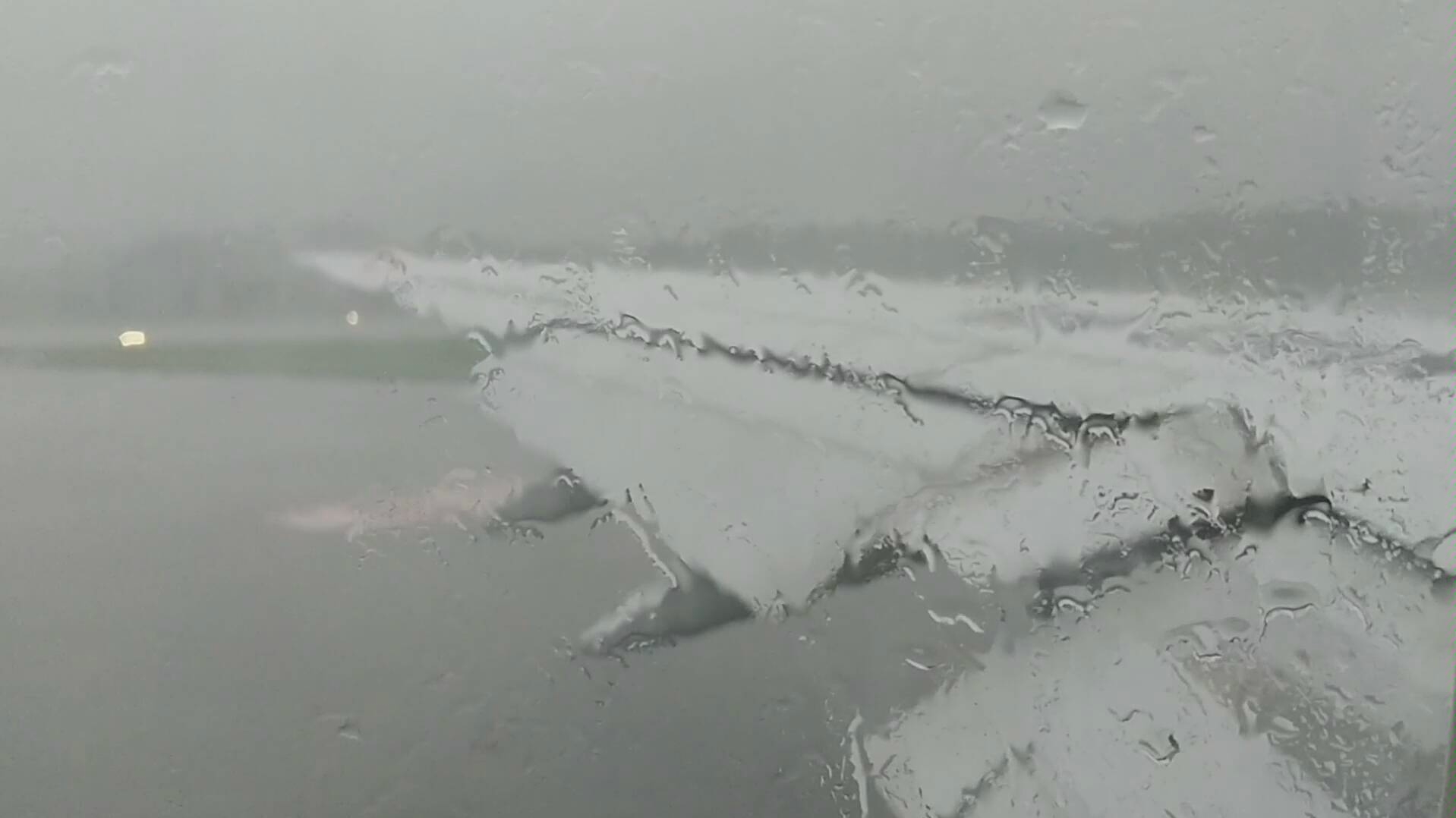 CA981 波音747-8 北京首都 大雨中艰难起飞