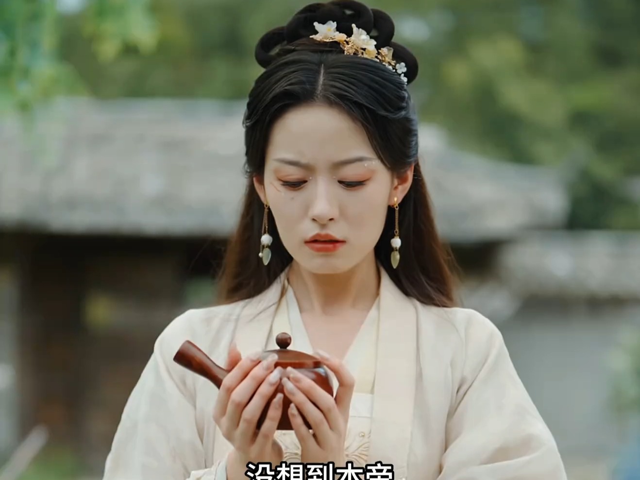 ...一口小伙的洗脚水,修为直接突破两个境界《我真的只会砍树不会修仙》