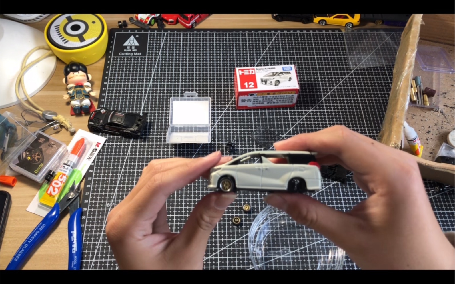 多美卡埃尔法改装换轮教程