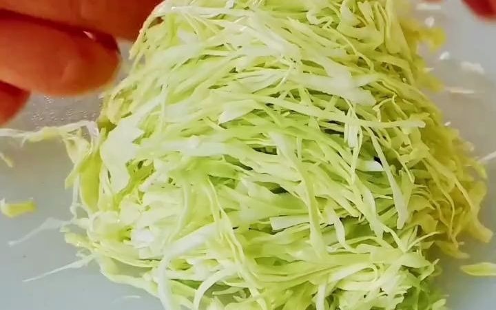 大头菜切细丝的方法教学。