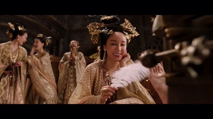 捉妖记:大叔欠女老板钱不还,结果被美女用羽毛挠脚心,真是惨
