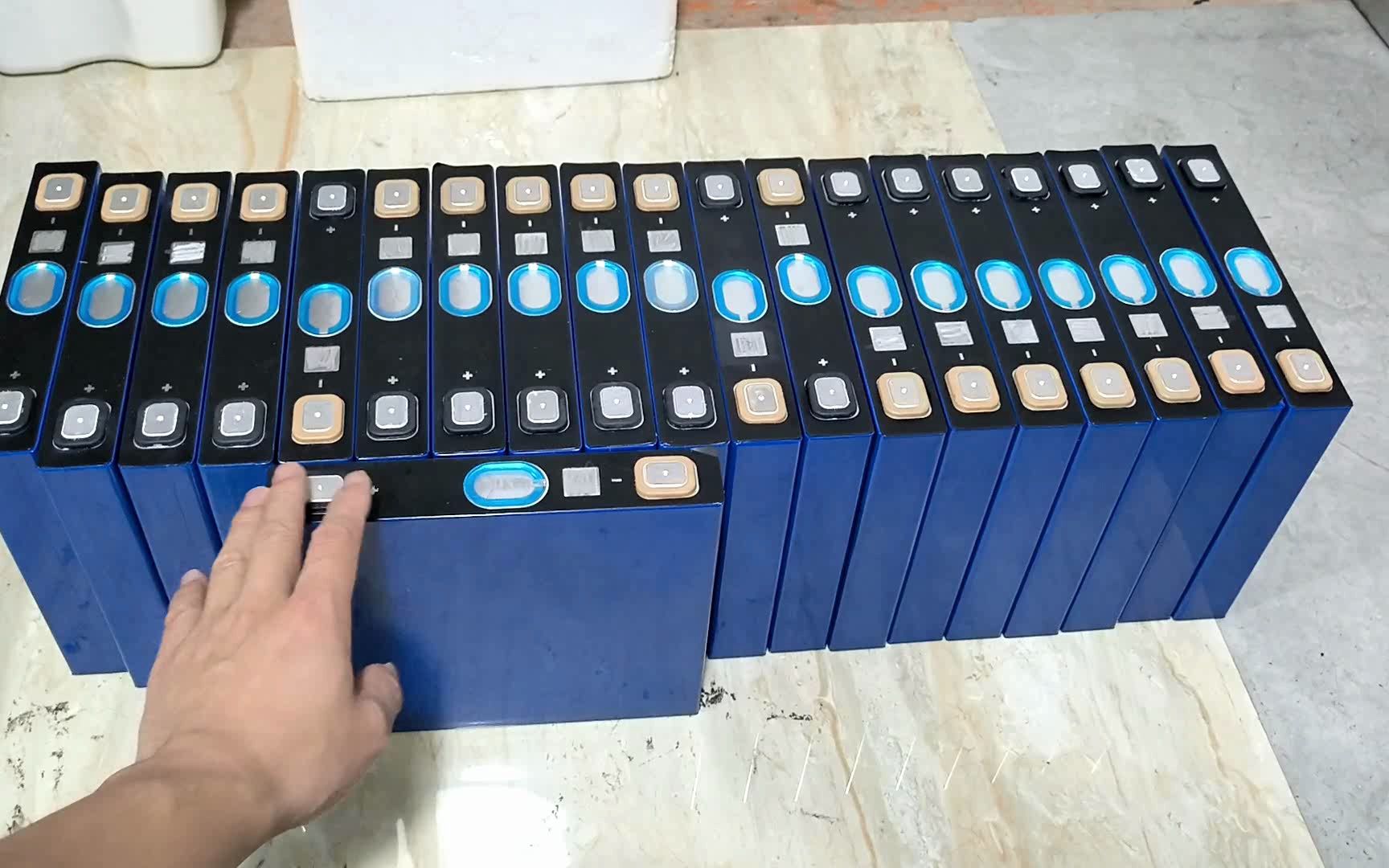 给两轮电动车代加工一组72v锂电池,可以存15度电,100多斤重