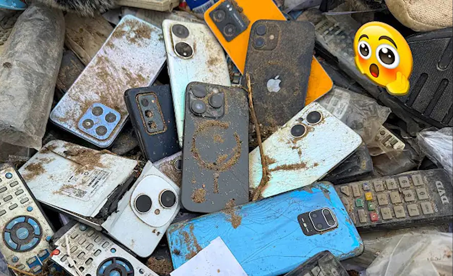小伙在垃圾堆里竟淘到一窝手机,修复完成真是赚大发了
