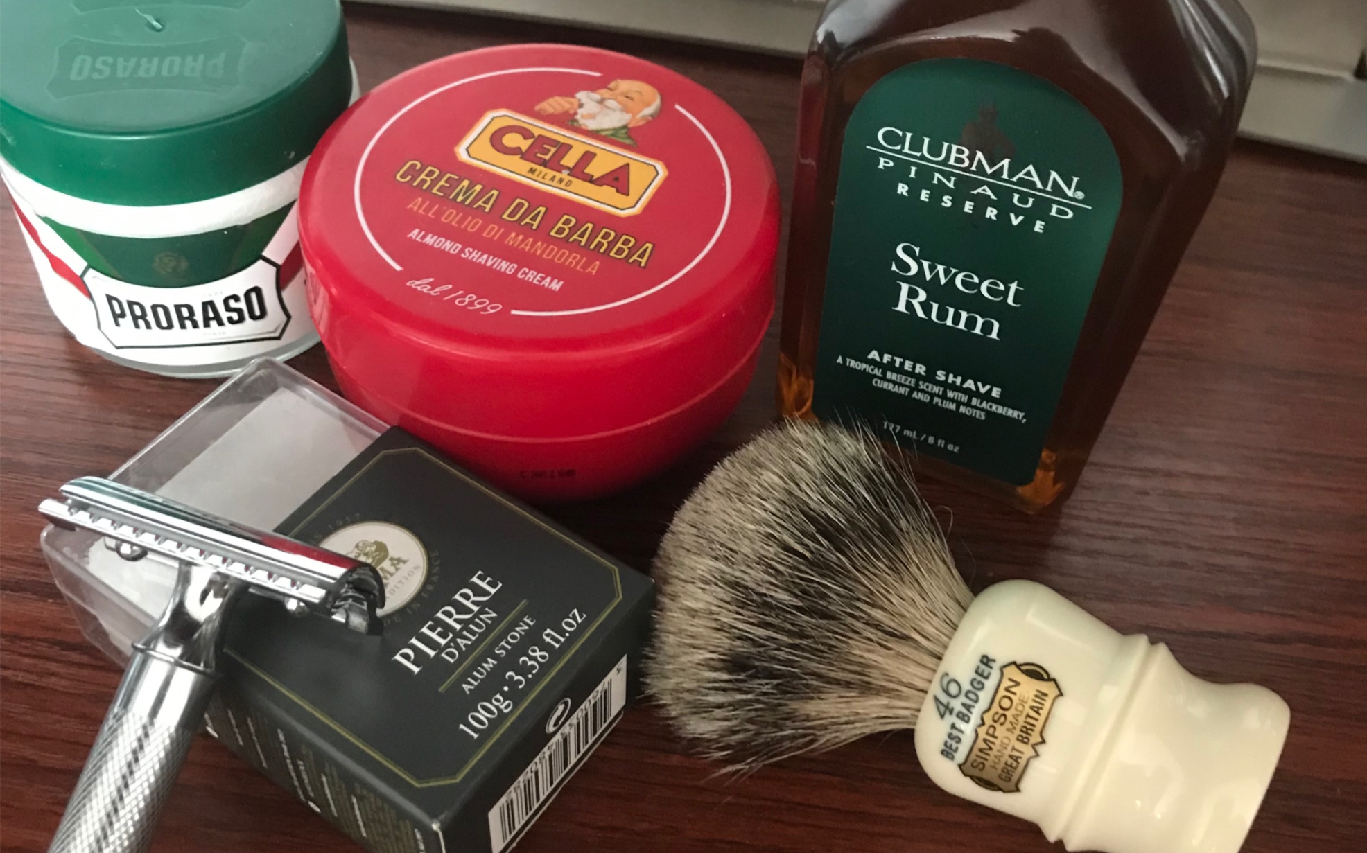 美国clubman新款甜朗姆酒须后水试用 如何使用手动剃须刀刮胡子,