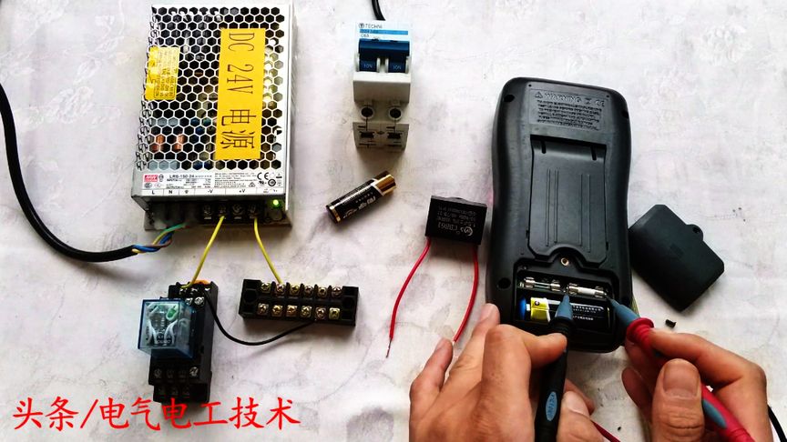 万用表烧坏了怎么办?别急着扔,老电工教你一招,轻松修复不用愁