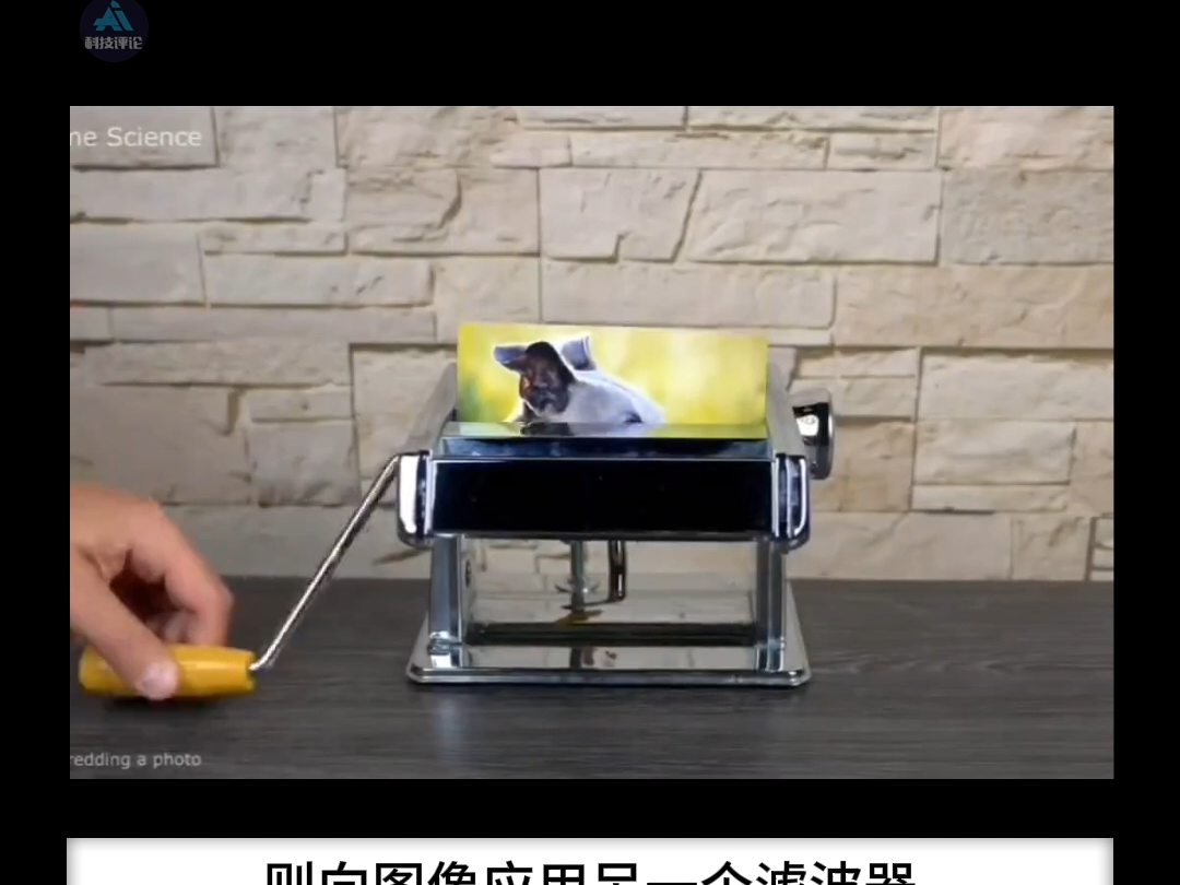 ...切碎变成4张扔能识别内容,一个视频快速了解卷积神经网络工作原理