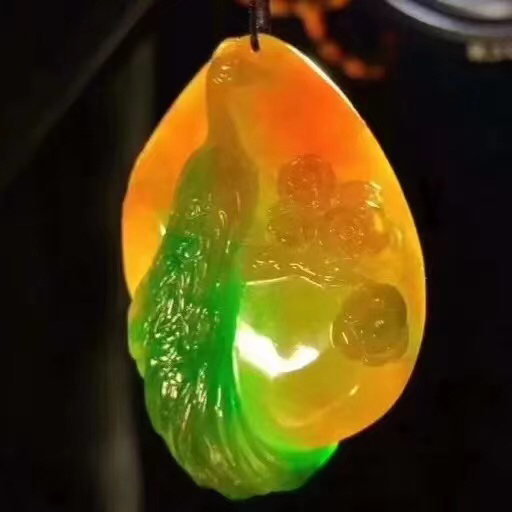 精雕翡翠 