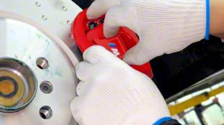 宝马X5L卡钳怎么改?当然是上原厂的MP卡钳,前4后1卡钳,前395后395...