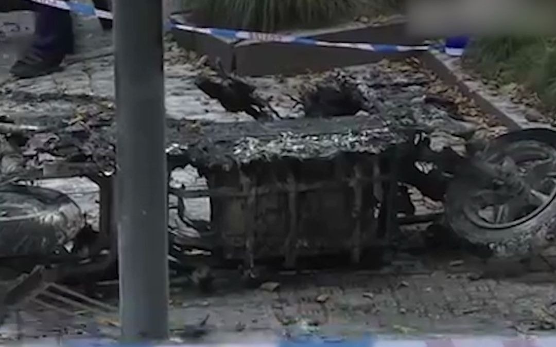 杭州电动车爆燃事件后续:父亲恢复清醒 女儿仍昏迷