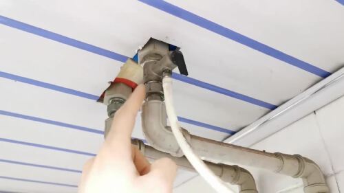 电热水器安全隐患解析:泄压阀与温控器的关键作用与防爆措施