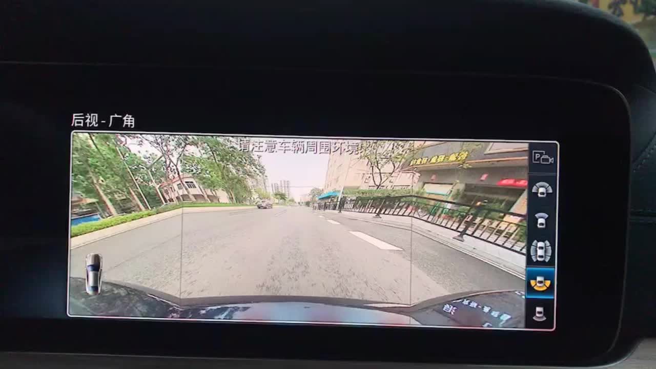 奔驰e300l360全景影像,超广角,有效提高行车安全性,更是倒车入库好...
