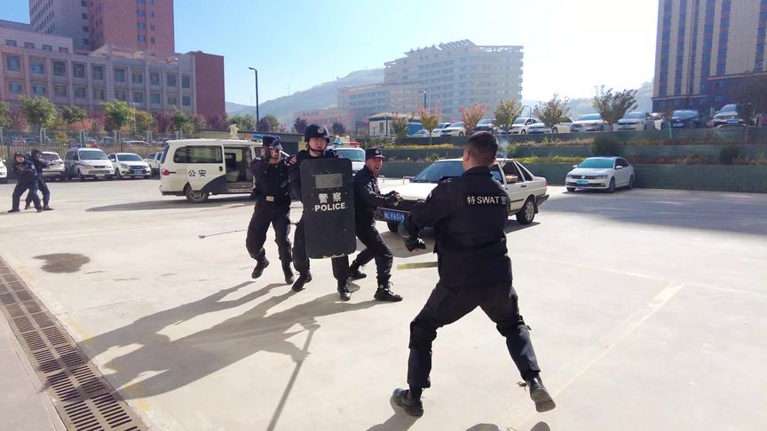 实战模拟 现场超燃!庄浪县公安局开展“红蓝对抗”实战演练