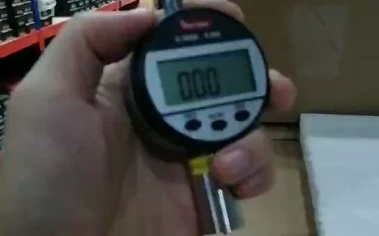 日本三量数显邵氏硬度计A型测量纸板箱的硬度