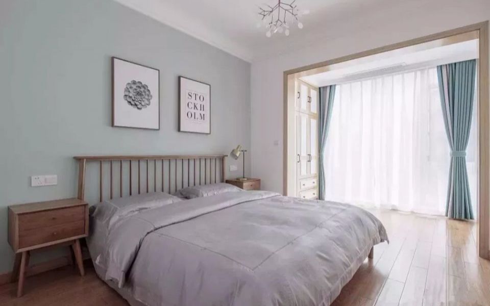 卧室带阳台,原来可以这样装修,让你越住越舒服!