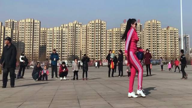 终于找到完整版的C哩C哩舞蹈了,推荐给大家哦