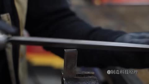 用坏掉的扳手锻造博伊刀