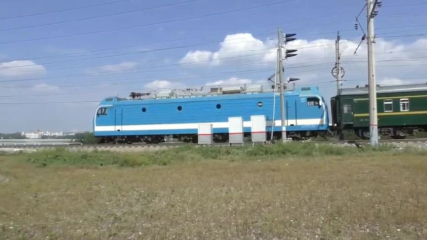 中国列车在俄罗斯,途径西伯利亚,网友:走出国门的绿皮车!
