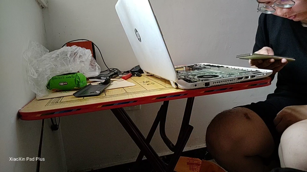 给家里的老惠普笔记本升升级,换固态,纽扣电池,清灰抹硅脂