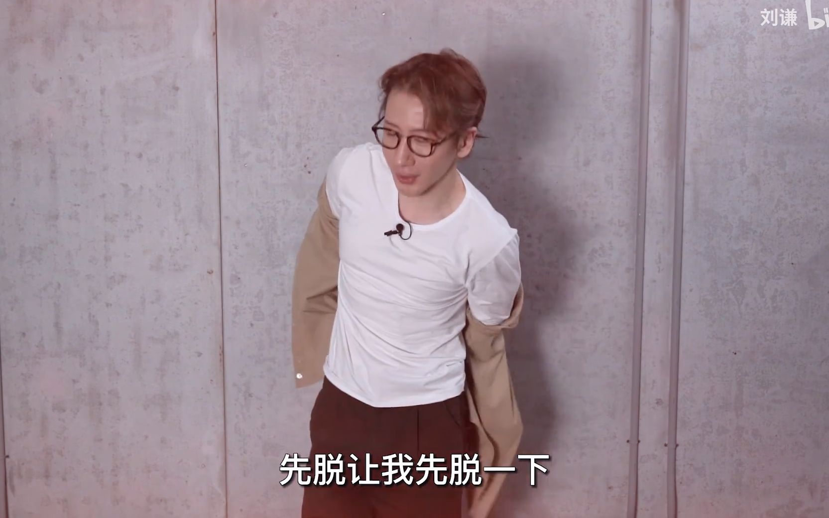 【刘谦魔术课交作业】刘谦老师最新一期魔术素人表演,哈哈哈哈被...