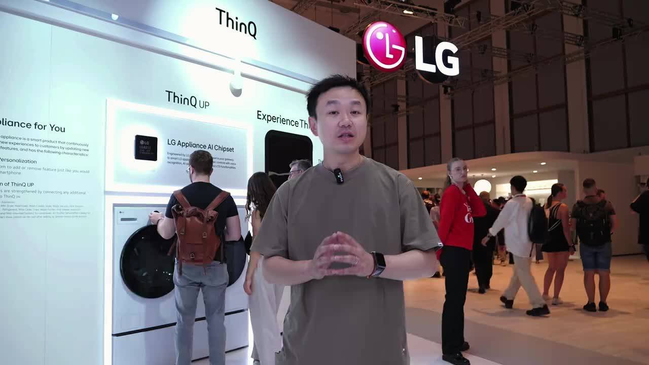 IFA逛展:AI加持下的LG洗衣机,能洗还会洗 在今年IFA现场,LG带来了...