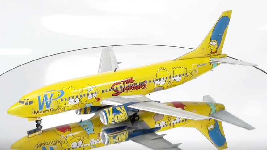 国外大神制作 辛普森一家主题的波音737 飞机模型 童年回忆