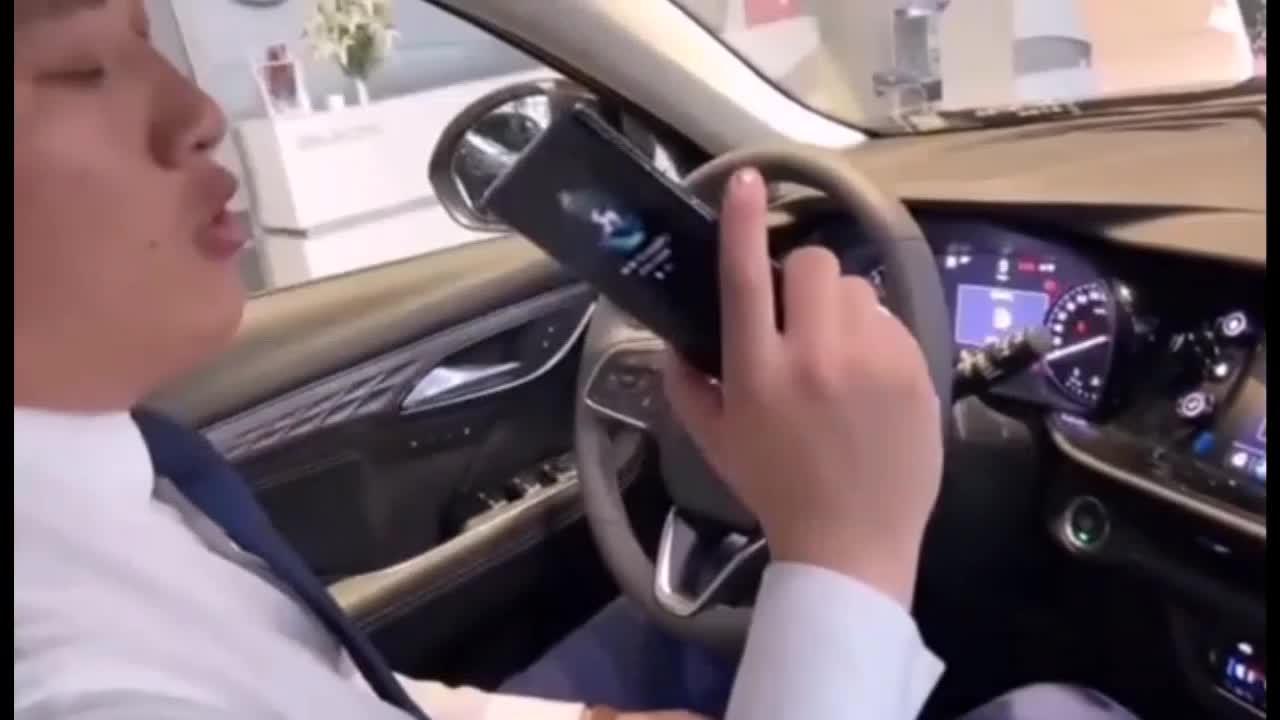 昂科威Plus智能科技手机无线充电篇