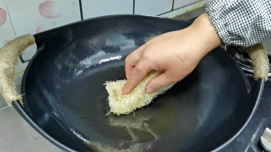 新铁锅切记不要直接用,掌握正确开锅方法,经久耐用不粘锅
