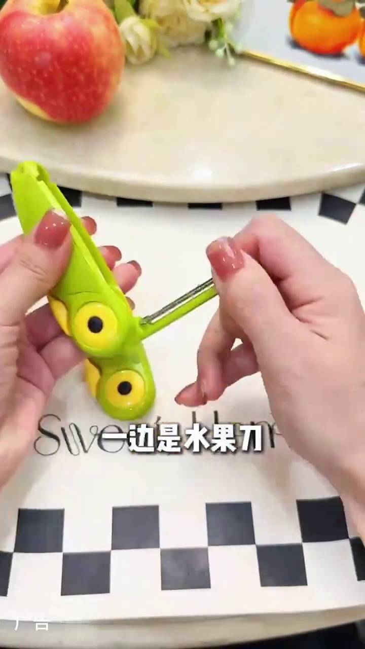 便携二合一双头水果刀多功能旅行瓜果刨皮刀水果刀两用折叠式